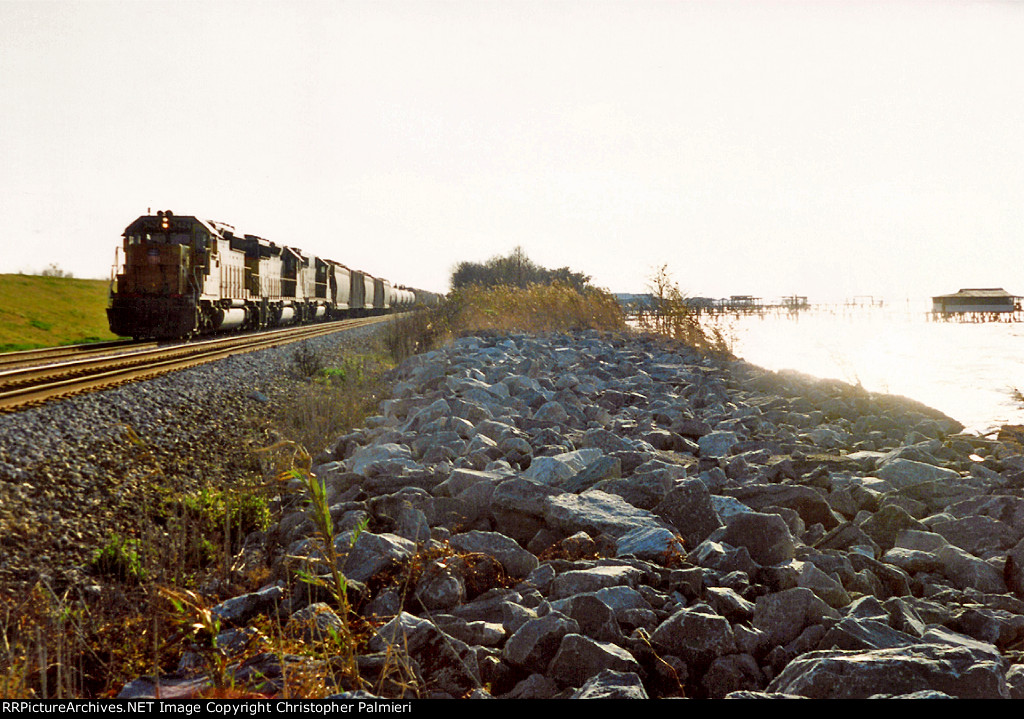 UP 3424 Leads NS No. 314